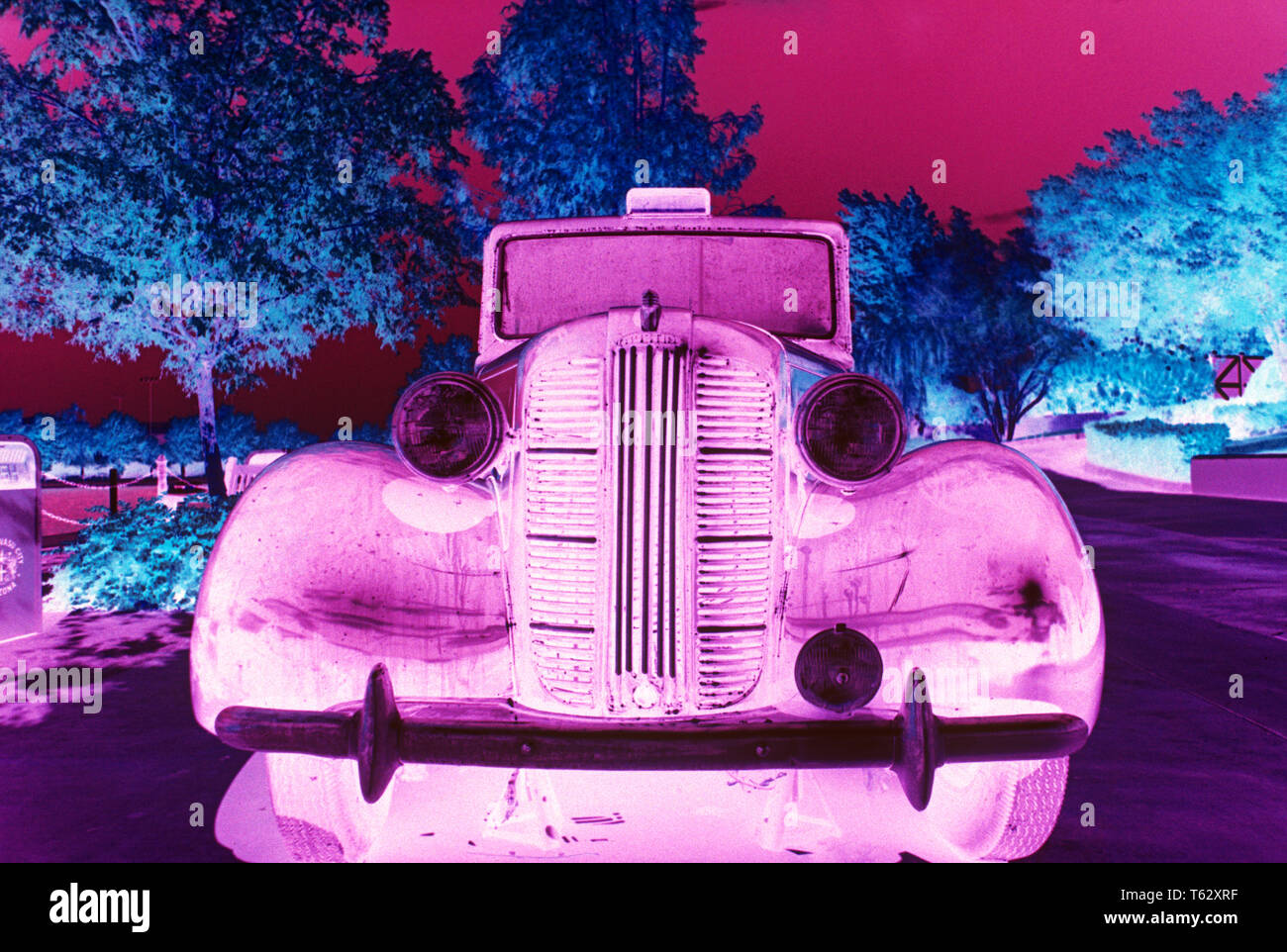 1980s COLORFUL UNUSUAL PURPLE BLUE WHITE INFRARED GRAPHIC EFFECT 1930s ...