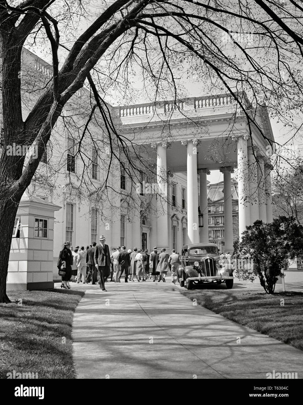 1930s woman crowd usa hi-res stock photography and images - Alamy