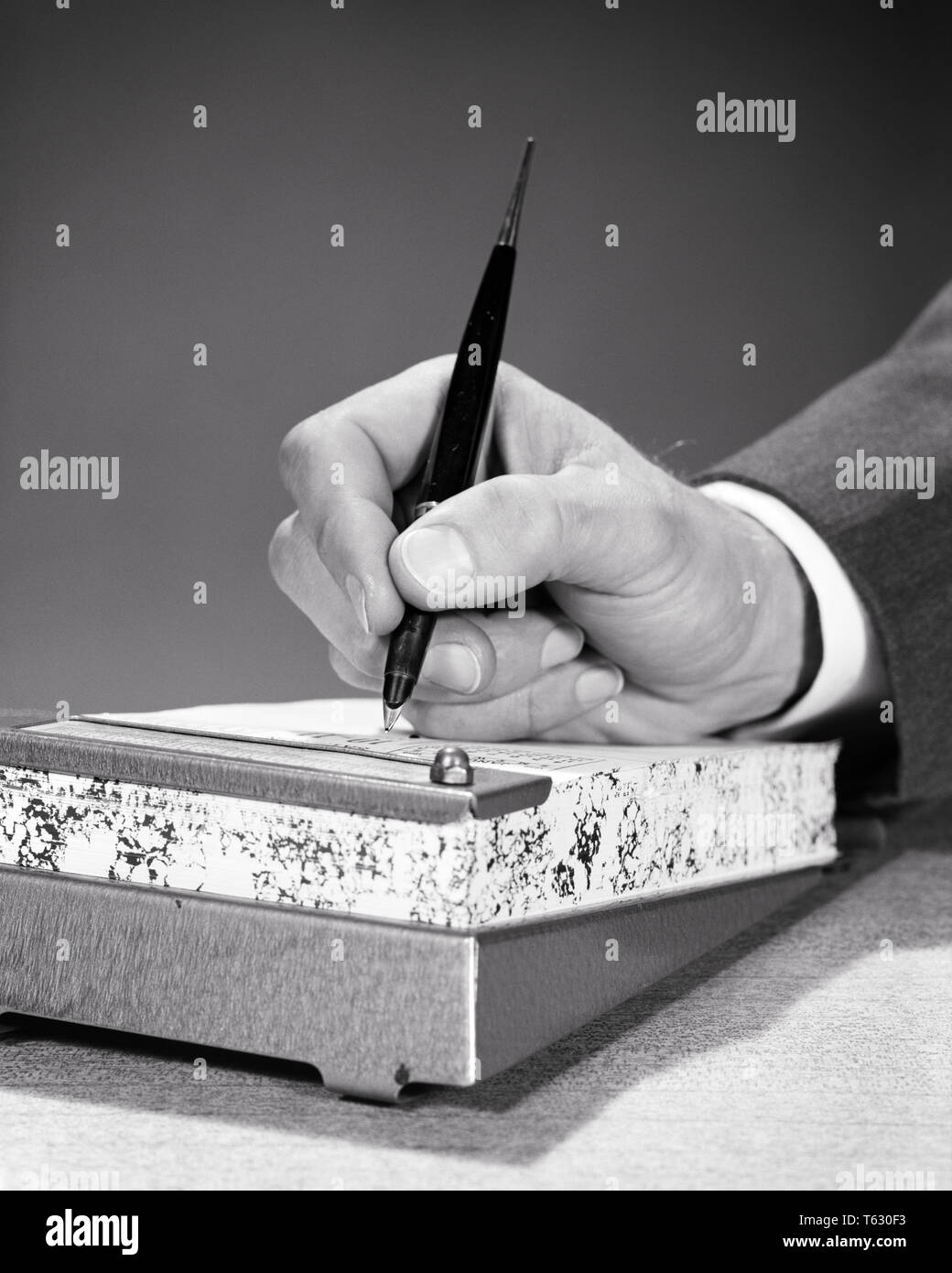 Hands writing 1950s hi-res stock photography and images - Alamy