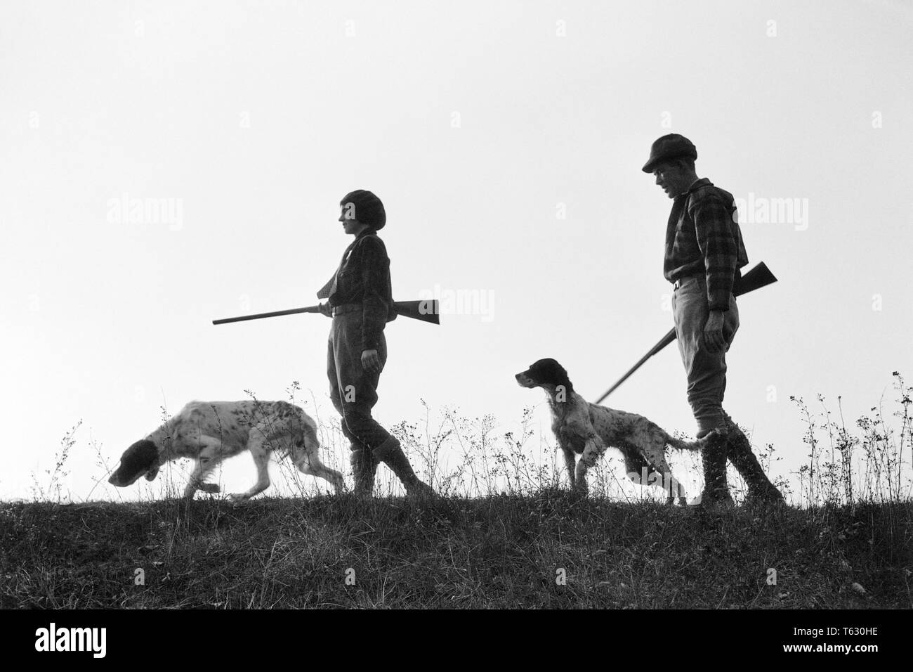 Female hunter woman hunting hi-res stock photography and images - Alamy