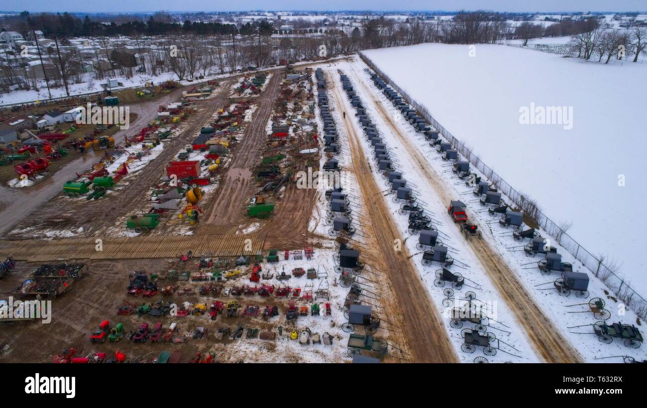 Amish buggies for sale hi-res stock photography and images - Alamy