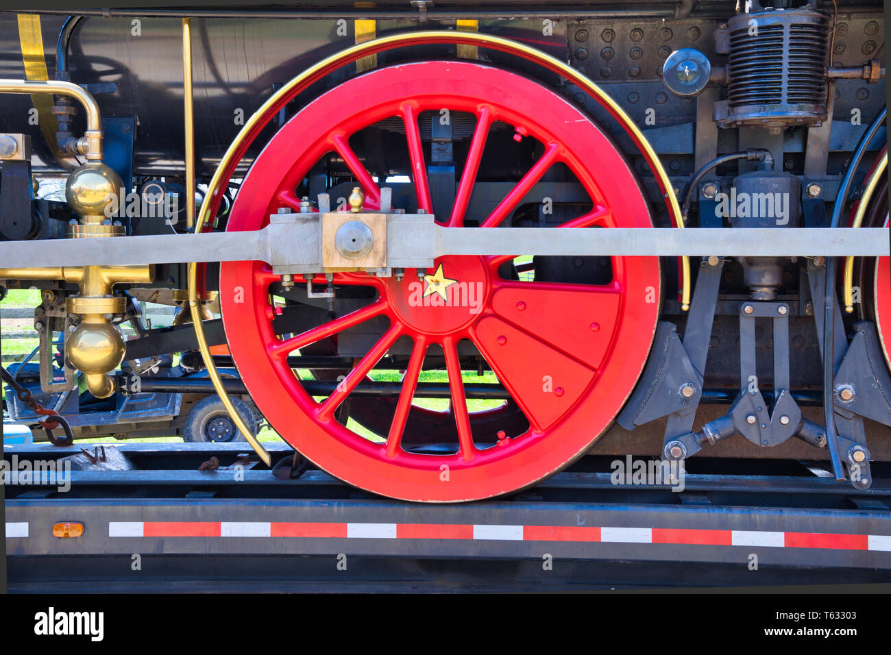 Gear train drive shaft hi-res stock photography and images - Alamy
