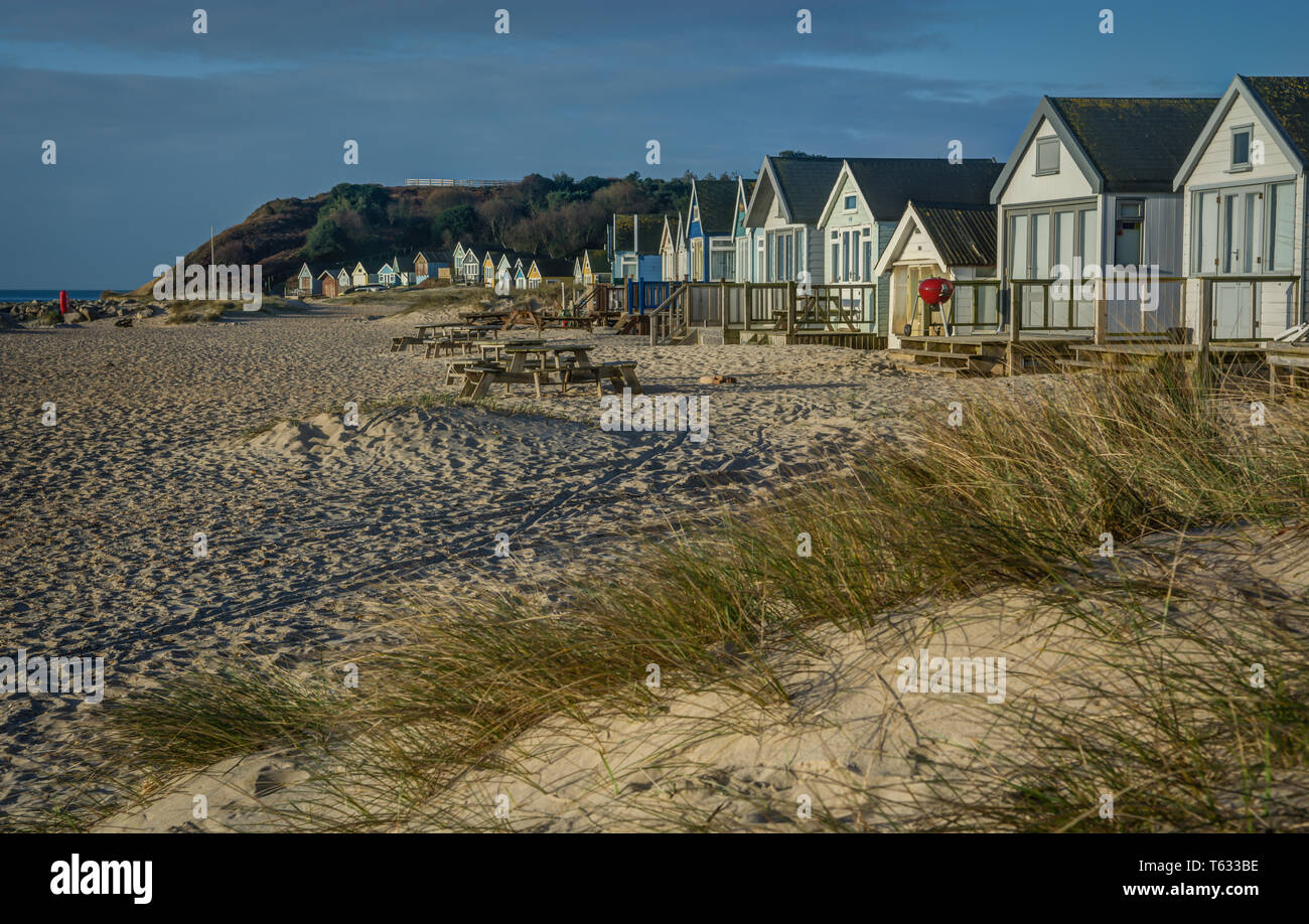 Mudeford beach huts hi-res stock photography and images - Alamy