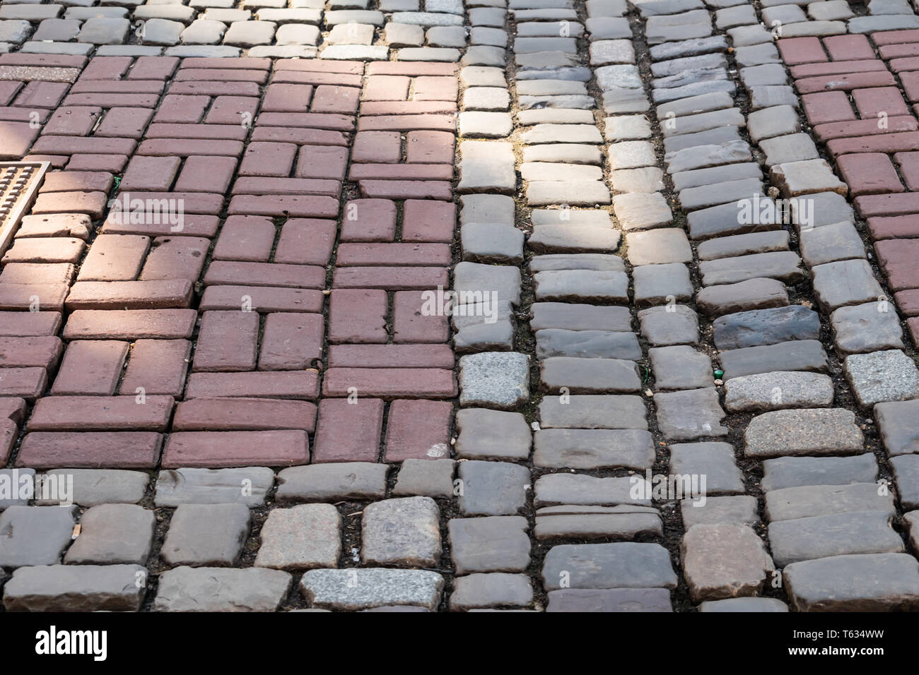 cobblestone background. lots of texture. city walkway Stock Photo - Alamy