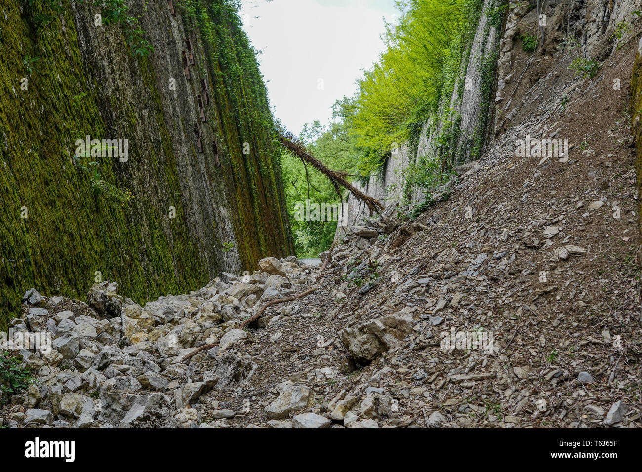Slump landslide hi-res stock photography and images - Alamy