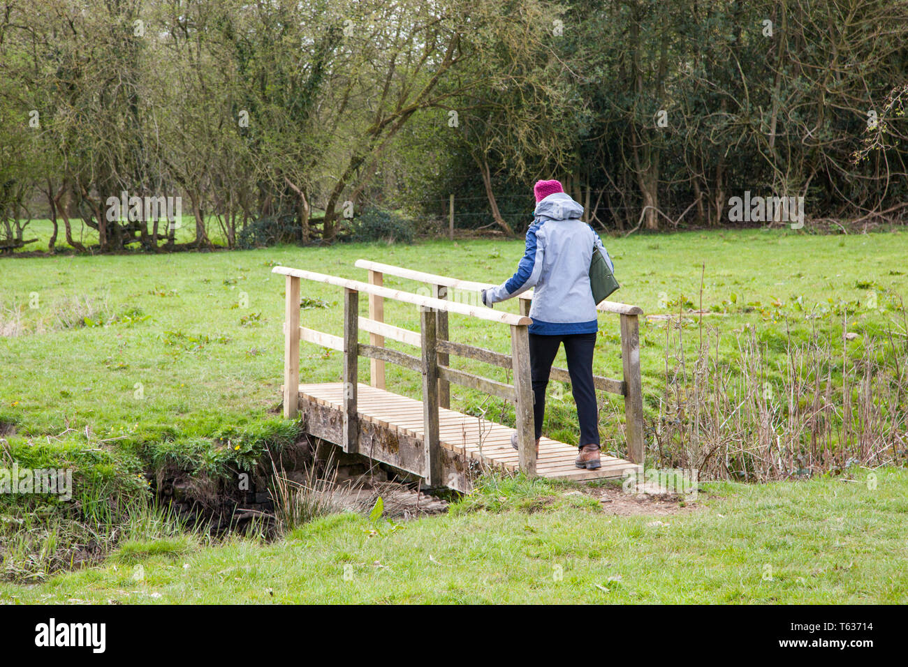 Wooden bridge uk woman hi-res stock photography and images - Alamy