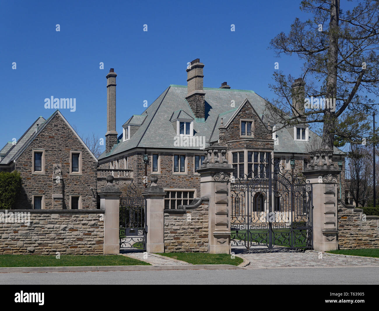 Stone mansion hi-res stock photography and images - Alamy
