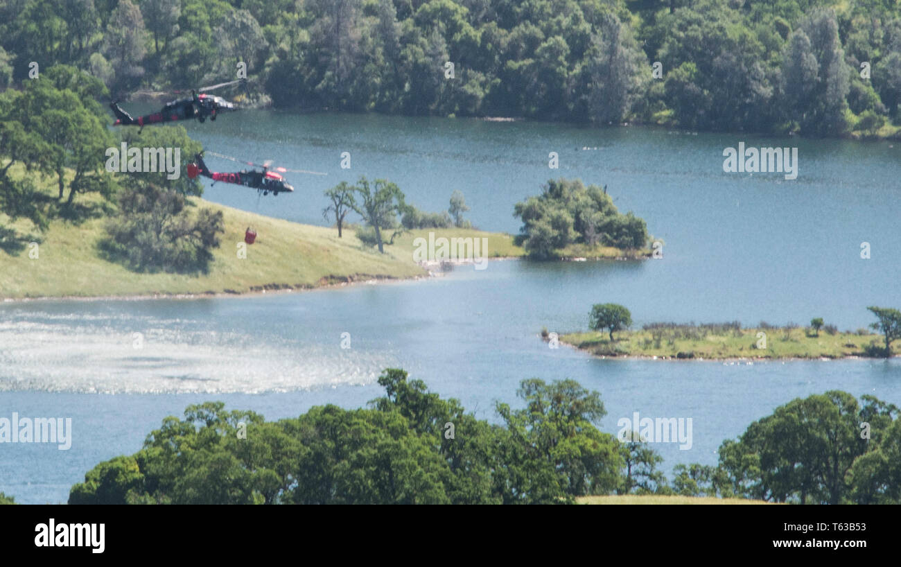 2 UH-60s from the California Army National Guard lower into Pardee ...