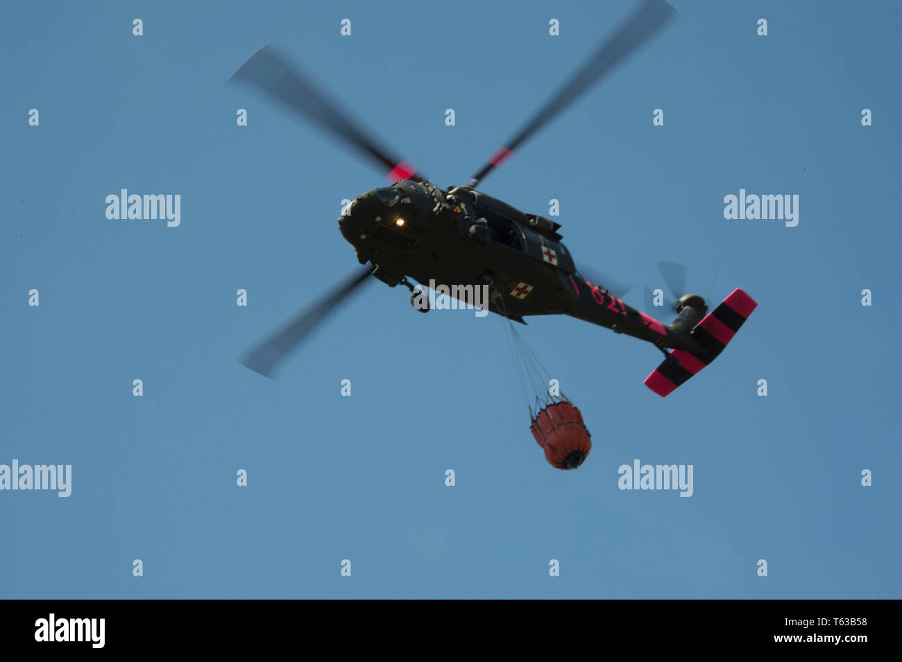 Fire fighting helicopter cal fire hi-res stock photography and images ...