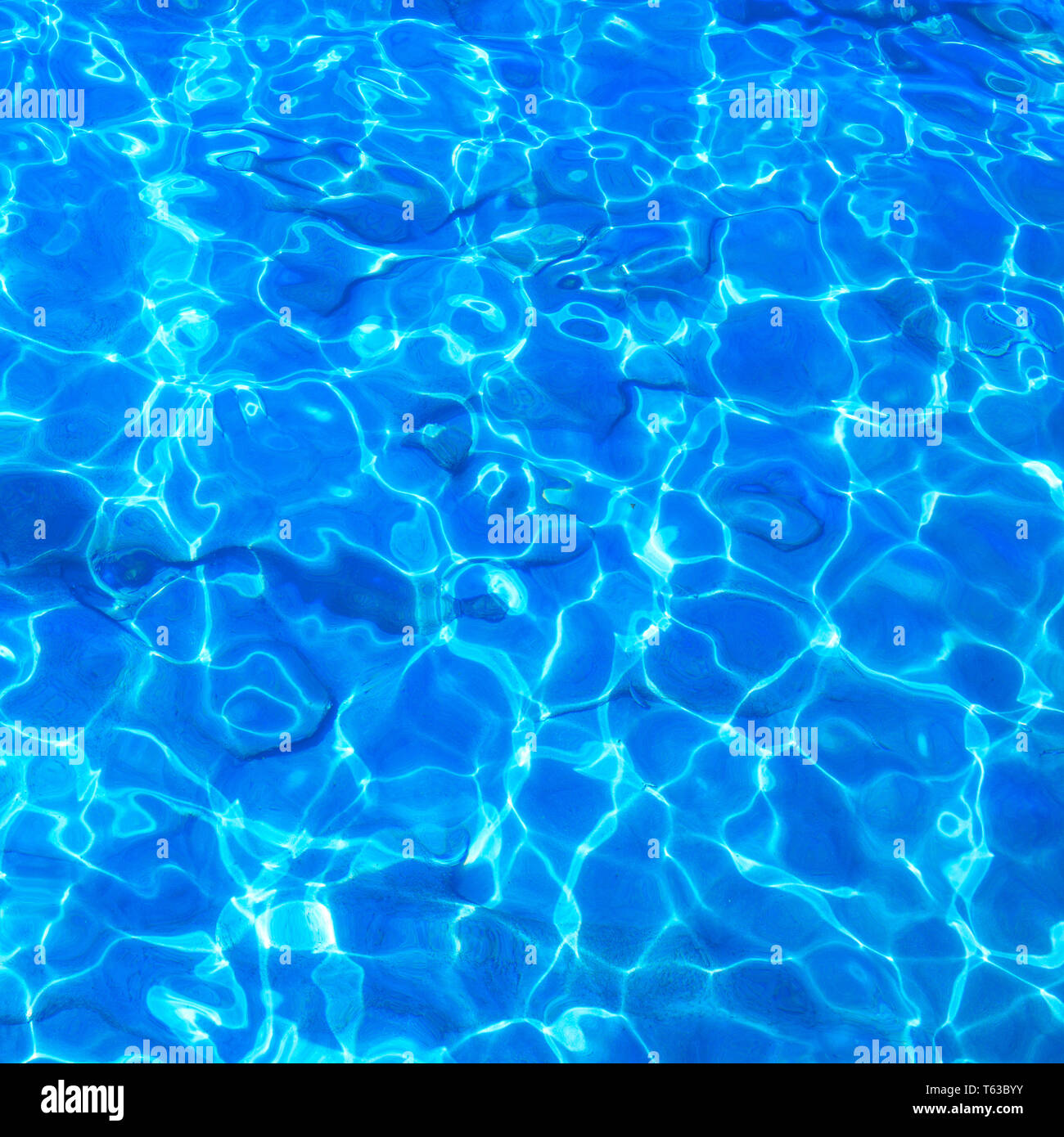 Blue clear water with rippled surface and sand bottom Stock Photo - Alamy