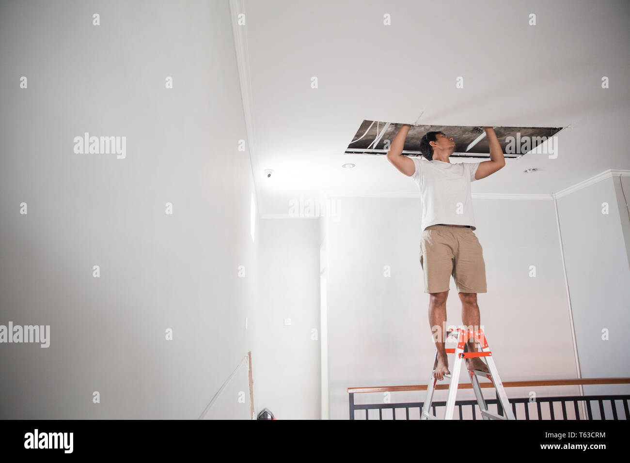man repair the broken ceiling Stock Photo - Alamy