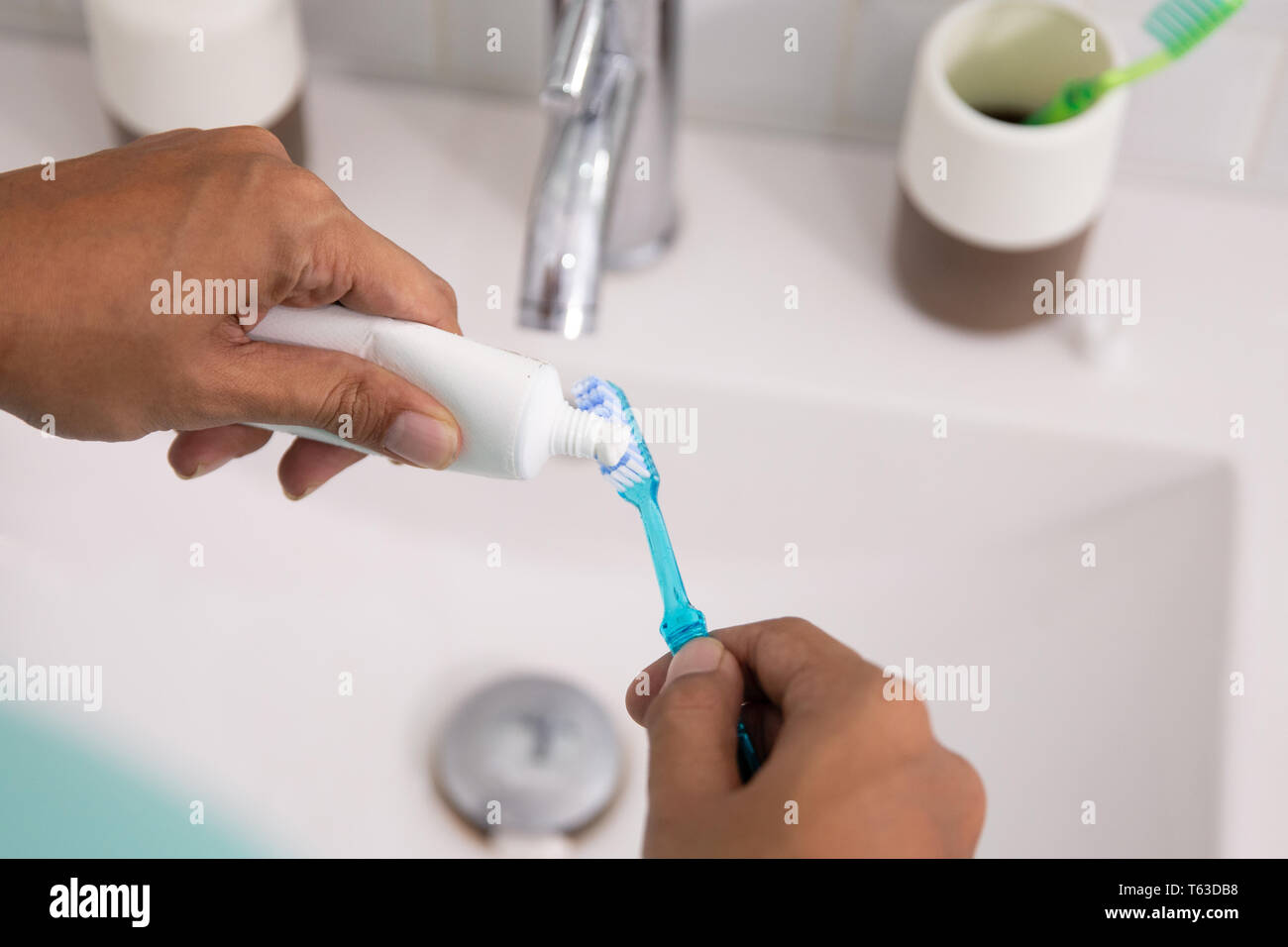 Toothpaste wash hand basin hi-res stock photography and images - Alamy