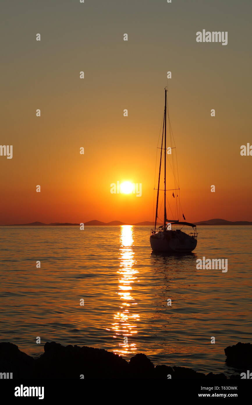 Gold yacht hi-res stock photography and images - Alamy