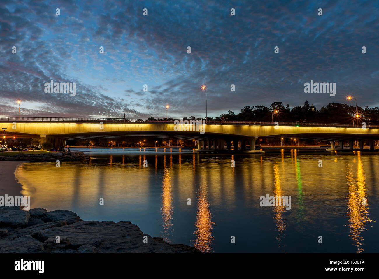 Beautiful view of the Narrows Bridge on the Swan River at blue hour ...