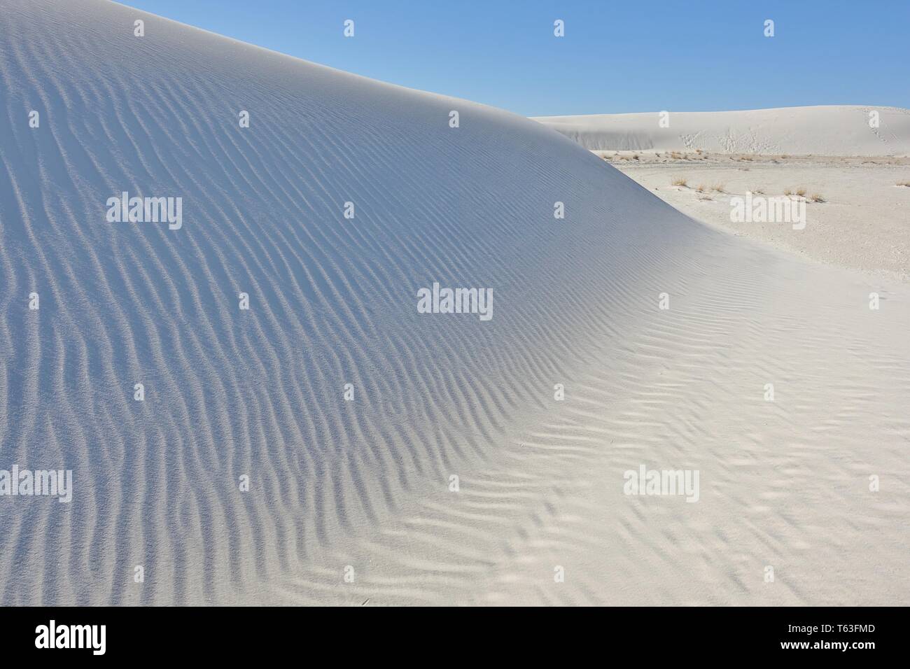 View of the White Sands National Monument with its gypsum sand dunes in ...