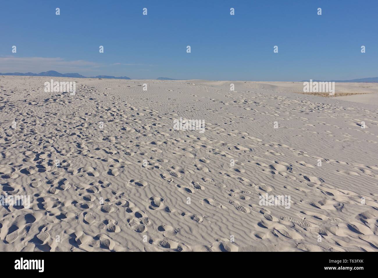 View of the White Sands National Monument with its gypsum sand dunes in ...