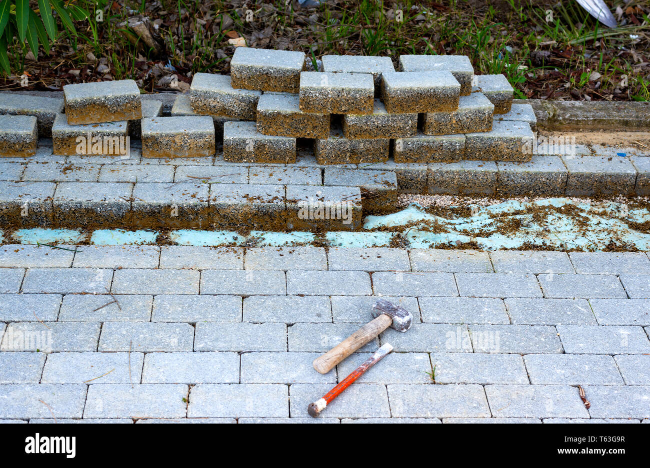 Interlocking installing driveway landscaping hi-res stock photography ...