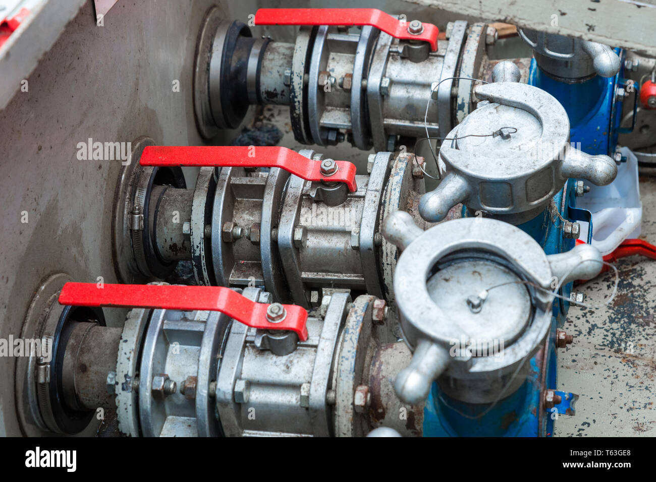 Gate valves hi-res stock photography and images - Alamy