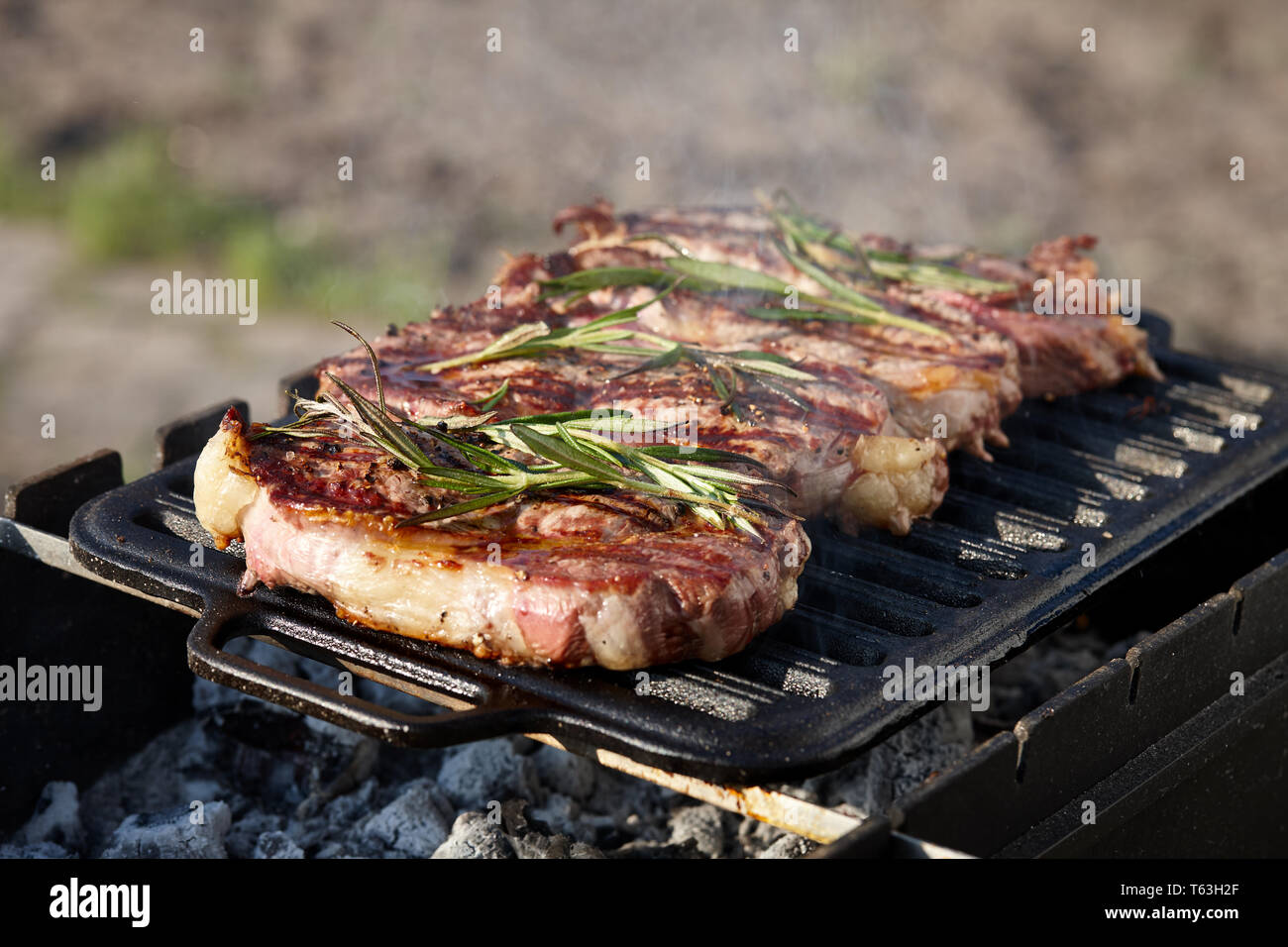 Cooking on grill hi-res stock photography and images - Alamy