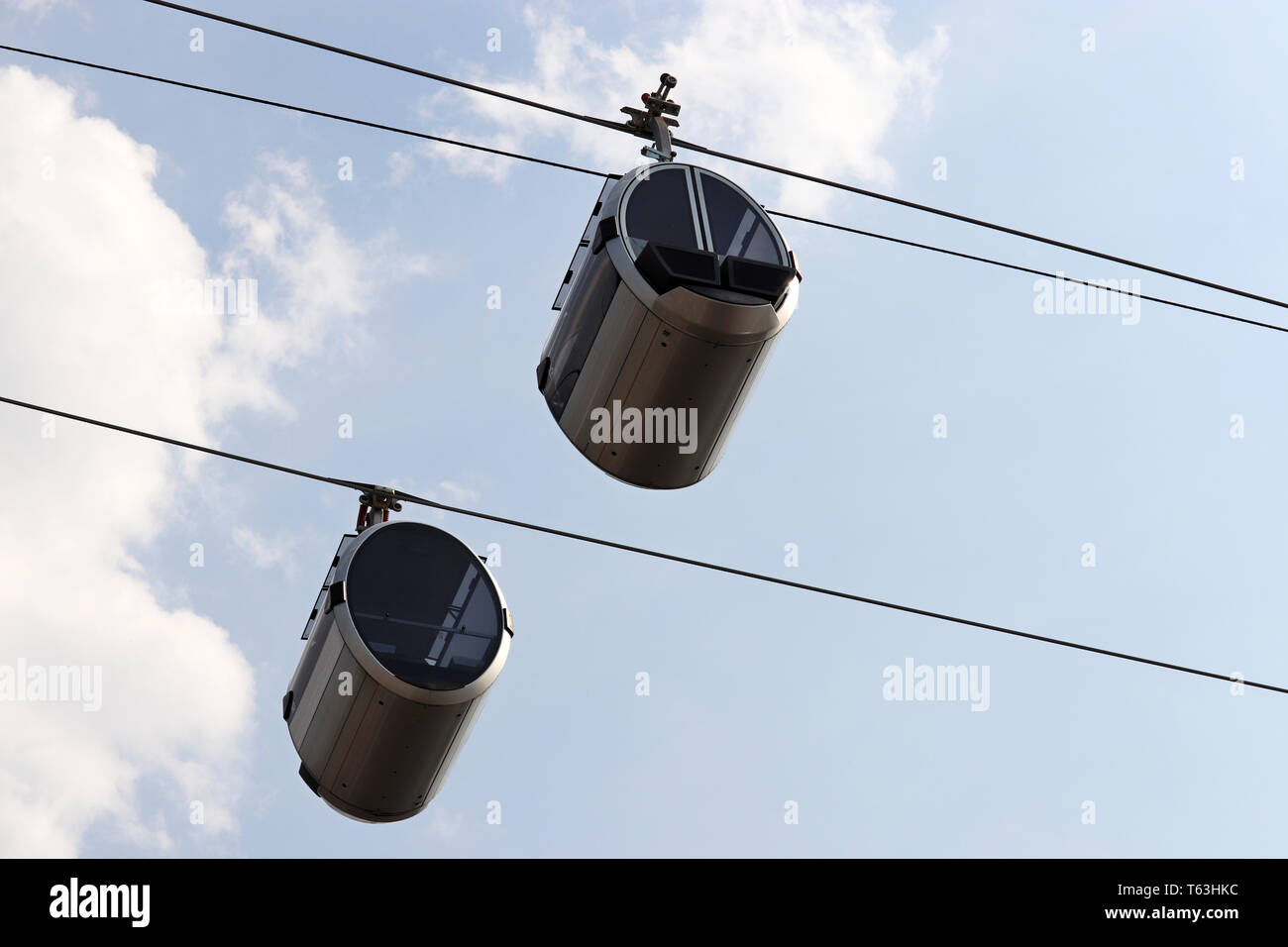 Cable car on ropeway hi-res stock photography and images - Alamy