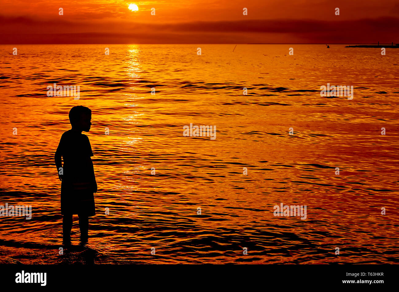 Boy in sunset hi-res stock photography and images - Alamy