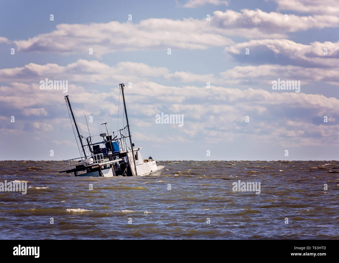 Boat sinking hi-res stock photography and images - Alamy