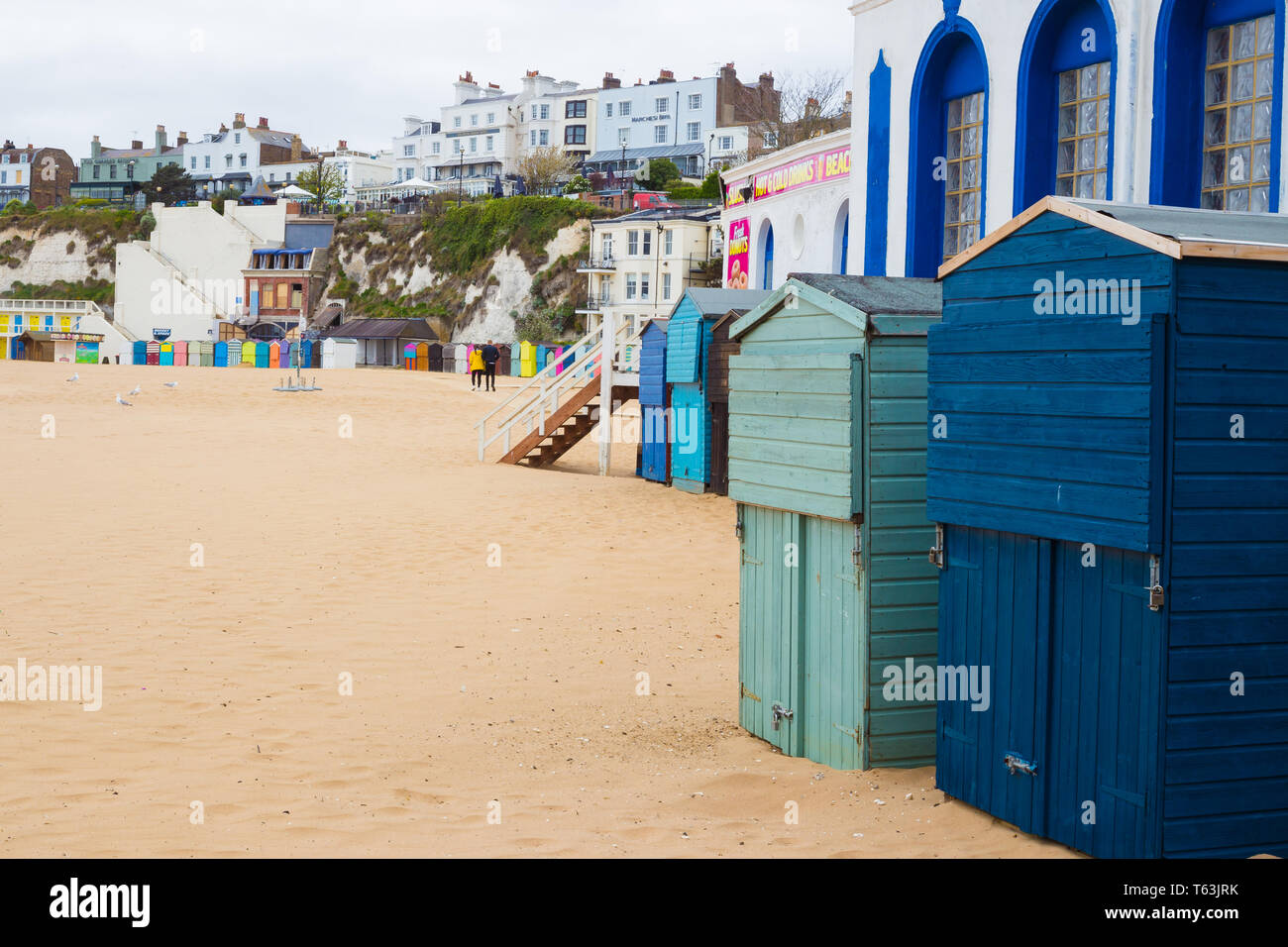 Uk beach huts hi-res stock photography and images - Alamy