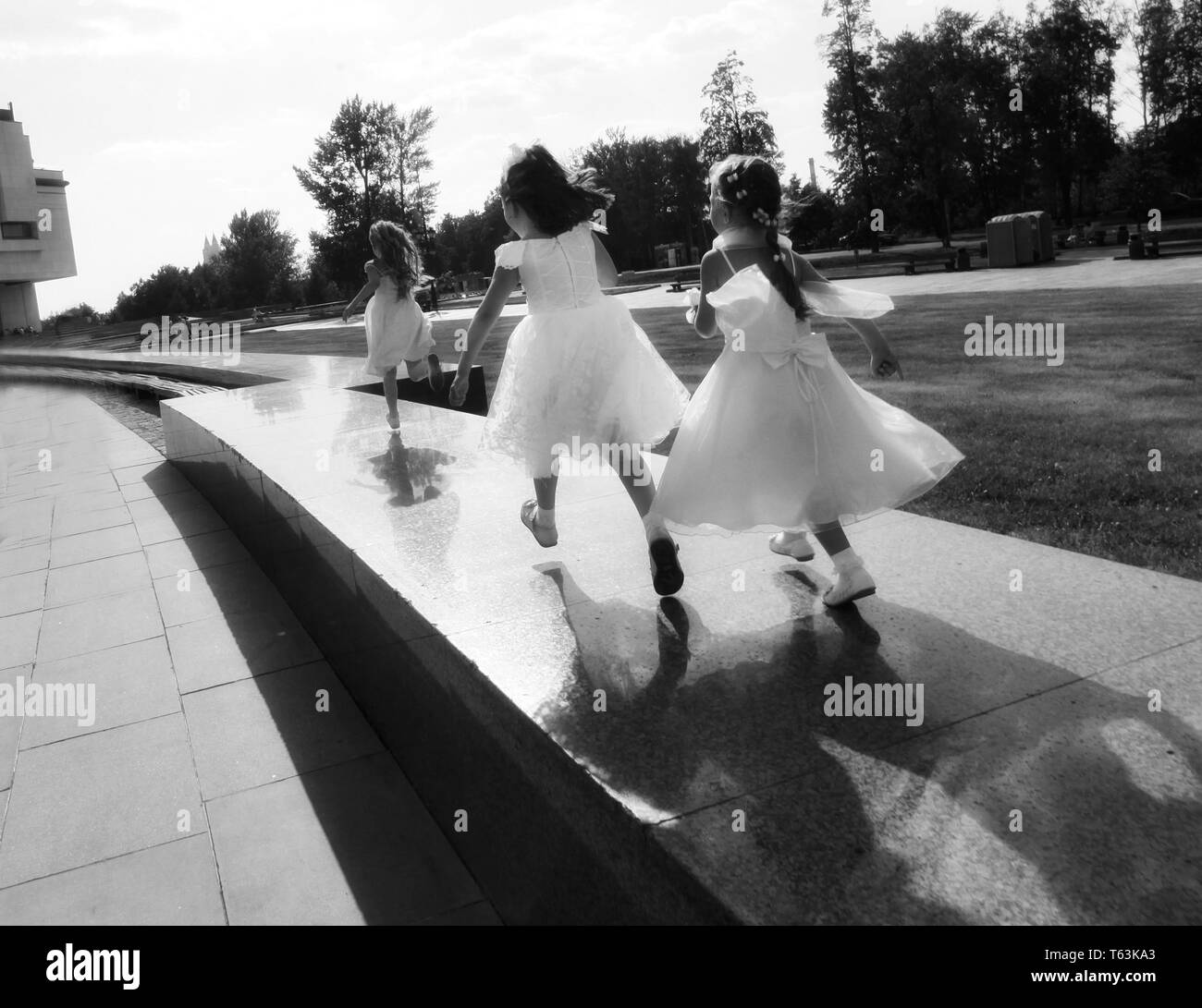 Childs in white dress running Stock Photo - Alamy