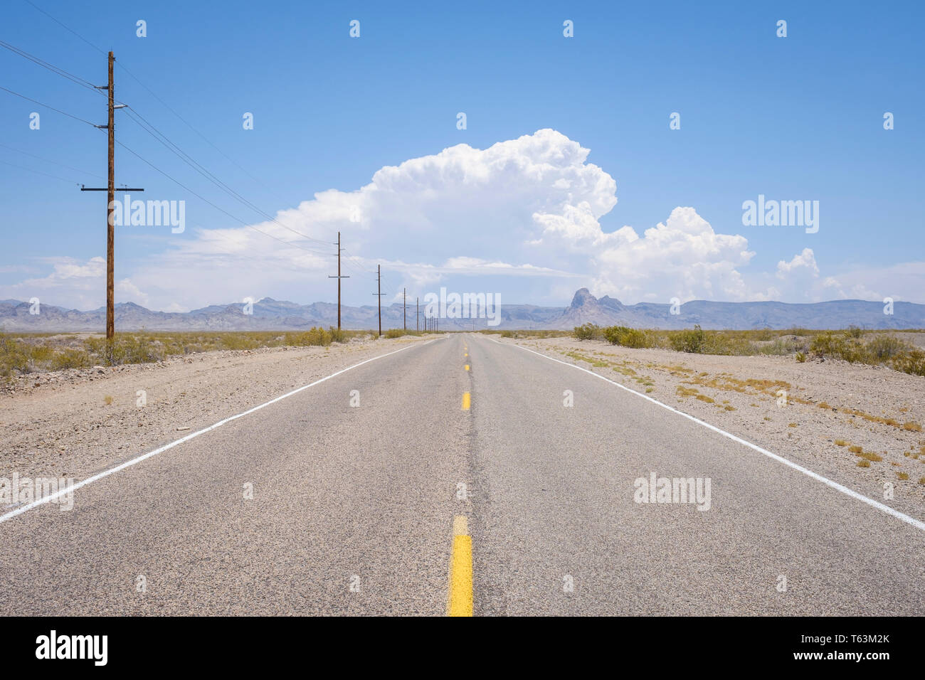 Deserted secondary road in Arizona, USA Stock Photo - Alamy