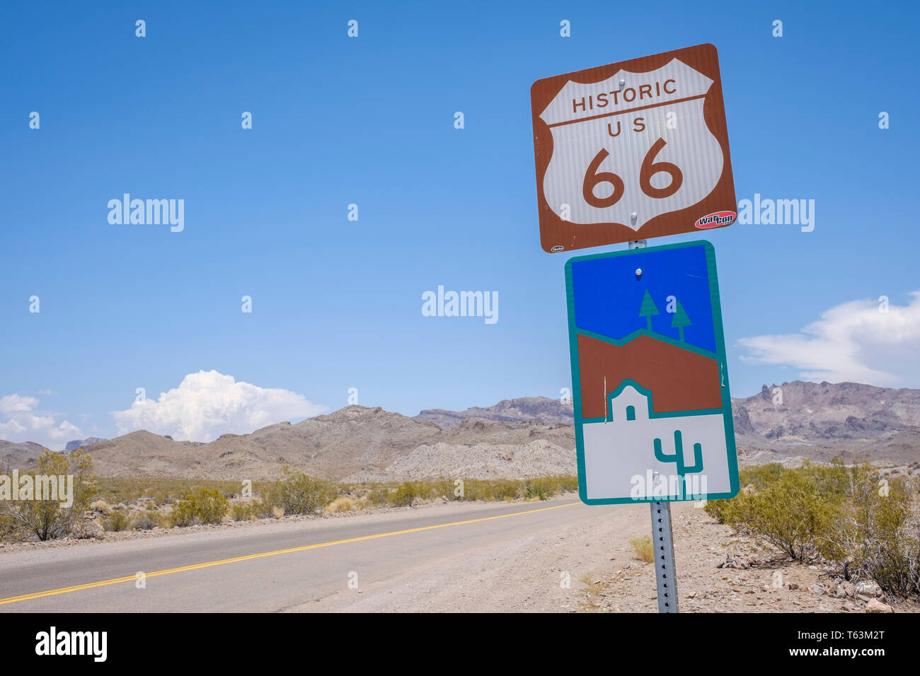 Old Route 66 traffic sign in Arizona, USA Stock Photo - Alamy