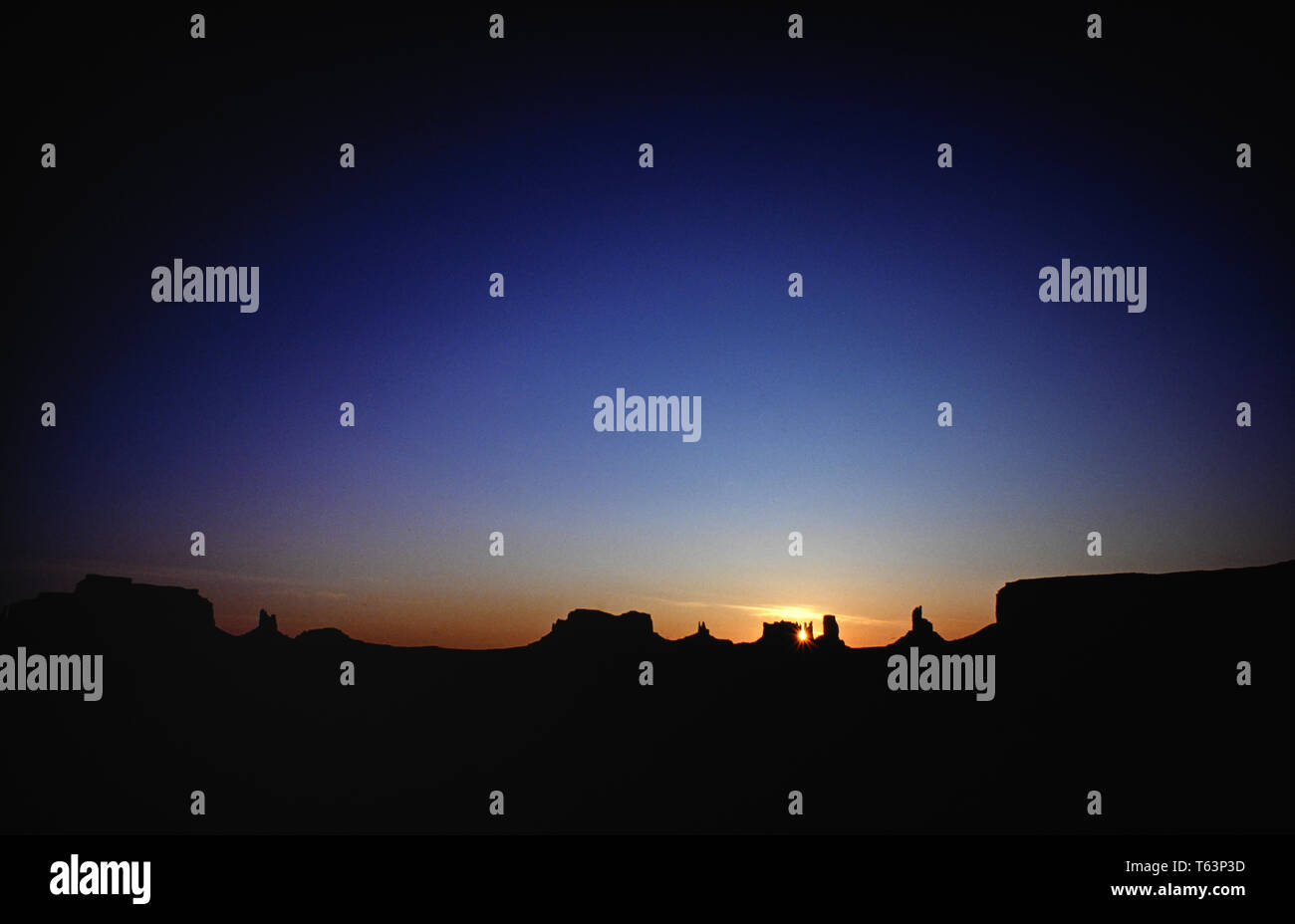 Dawn sunset monument valley hi-res stock photography and images - Alamy