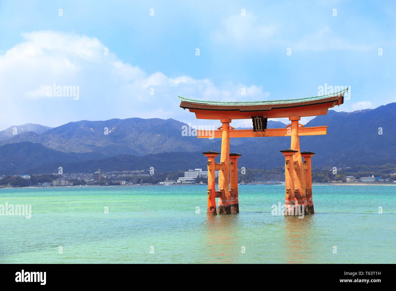 Floating Torii gate (O-Torii), Itsukushima Shrine, sacred Miyajima ...
