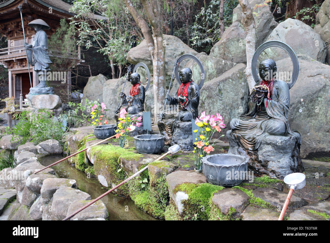 Ritual hand washing japan hi-res stock photography and images - Alamy