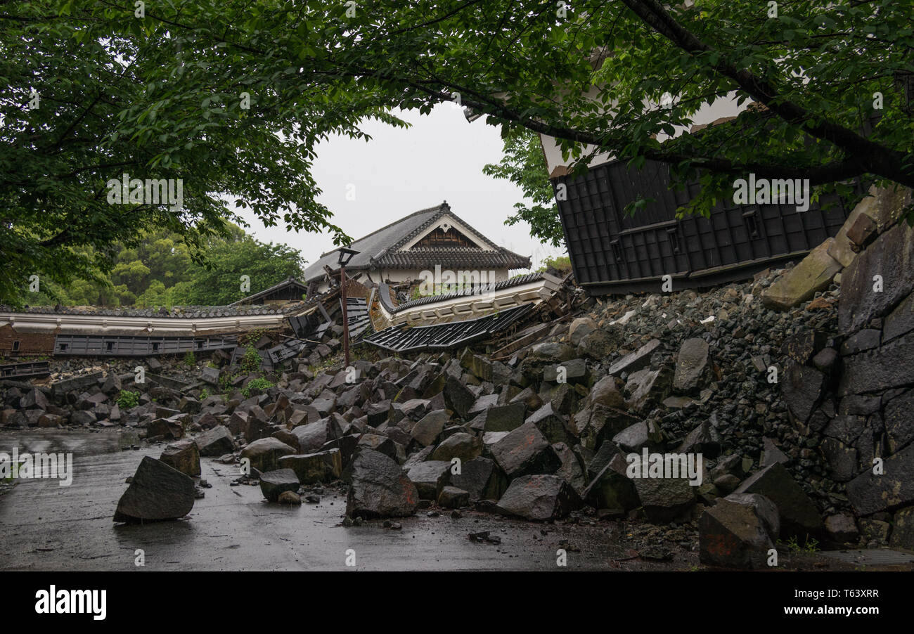 Kumamoto castle damage hi-res stock photography and images - Alamy