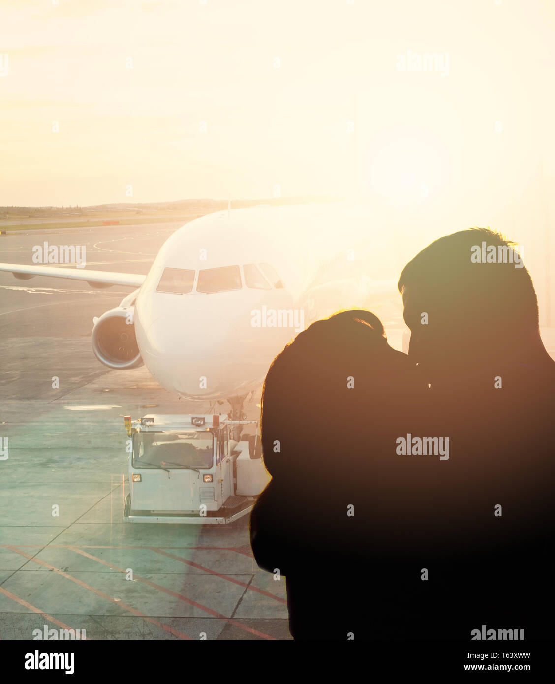 Farewell couple hi-res stock photography and images - Alamy