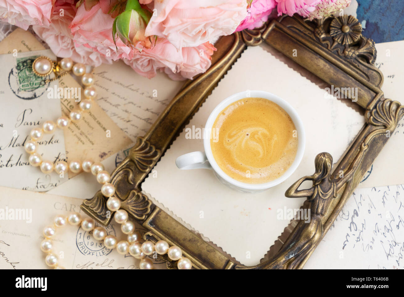 Pile of old love letters hi-res stock photography and images - Alamy