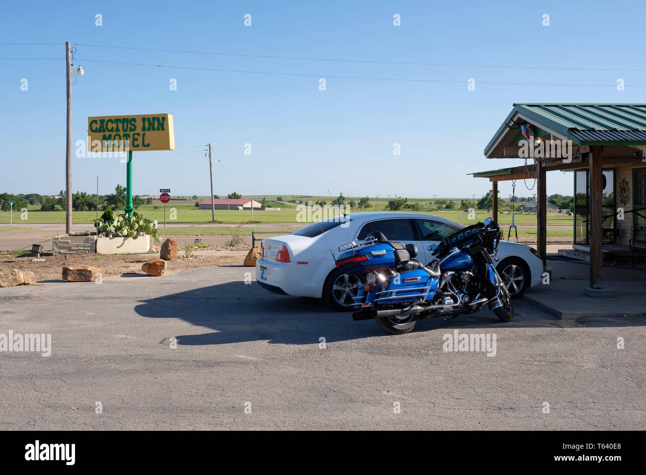Route 66 sign cactus hi-res stock photography and images - Alamy