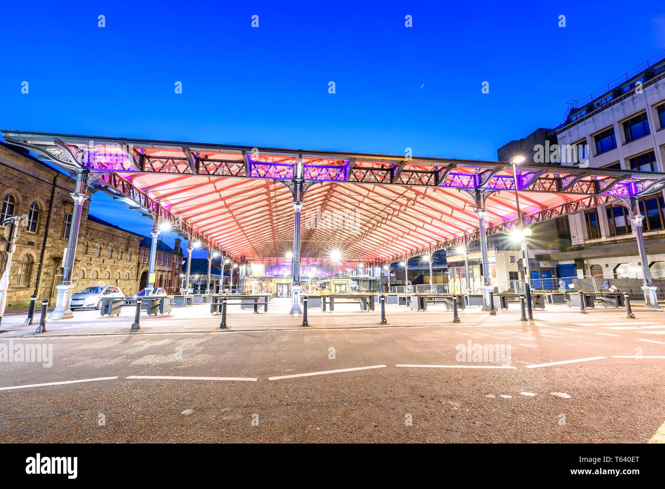 Covered pillars hi-res stock photography and images - Alamy