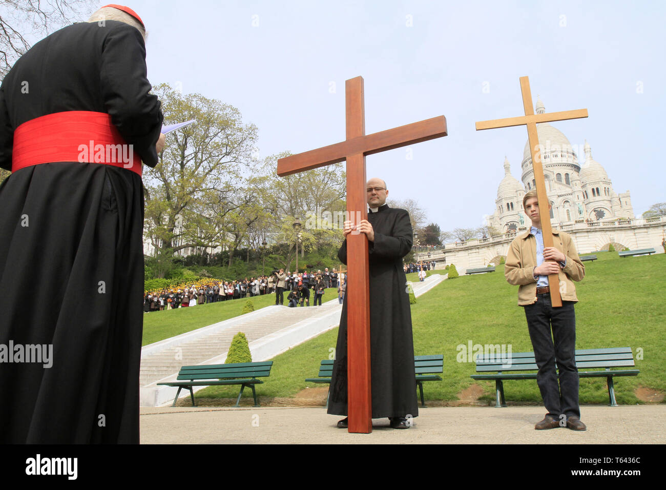 Stations of the cross. Good friday. Sacré-Coeur. Paris Stock Photo - Alamy