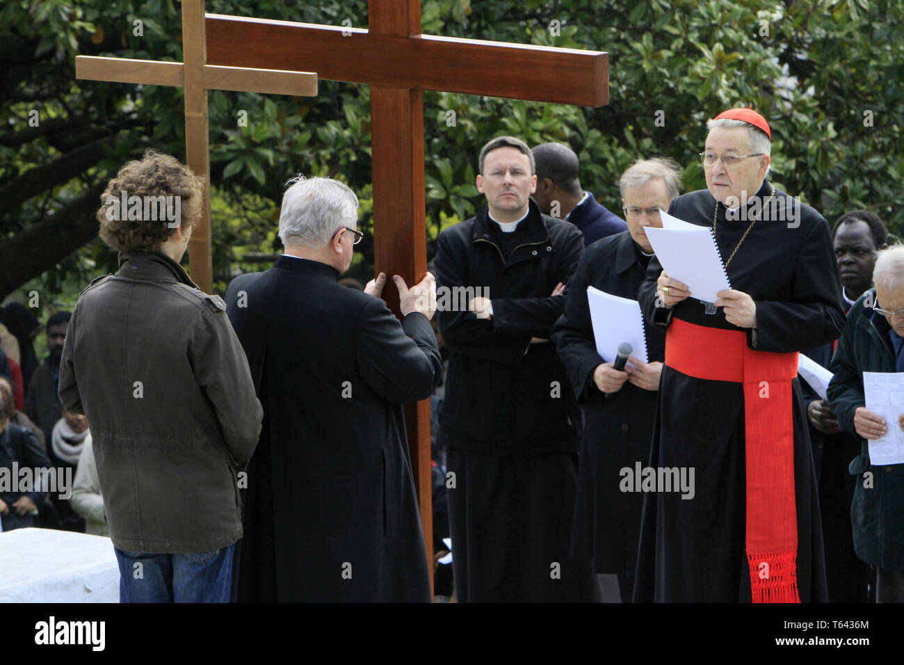 Stations of the cross. Good friday. Sacré-Coeur. Paris Stock Photo - Alamy