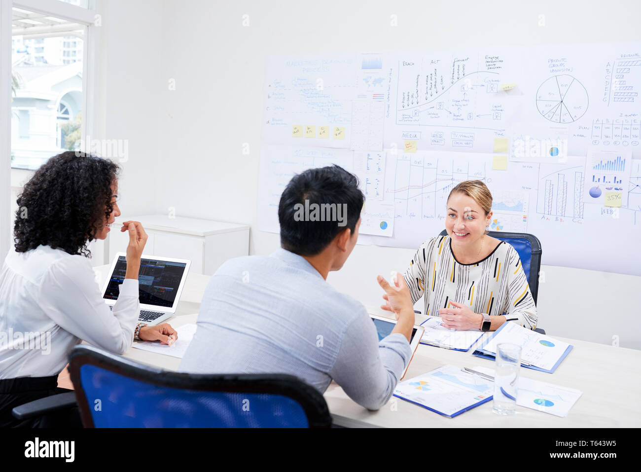 Meeting of marketing team Stock Photo - Alamy