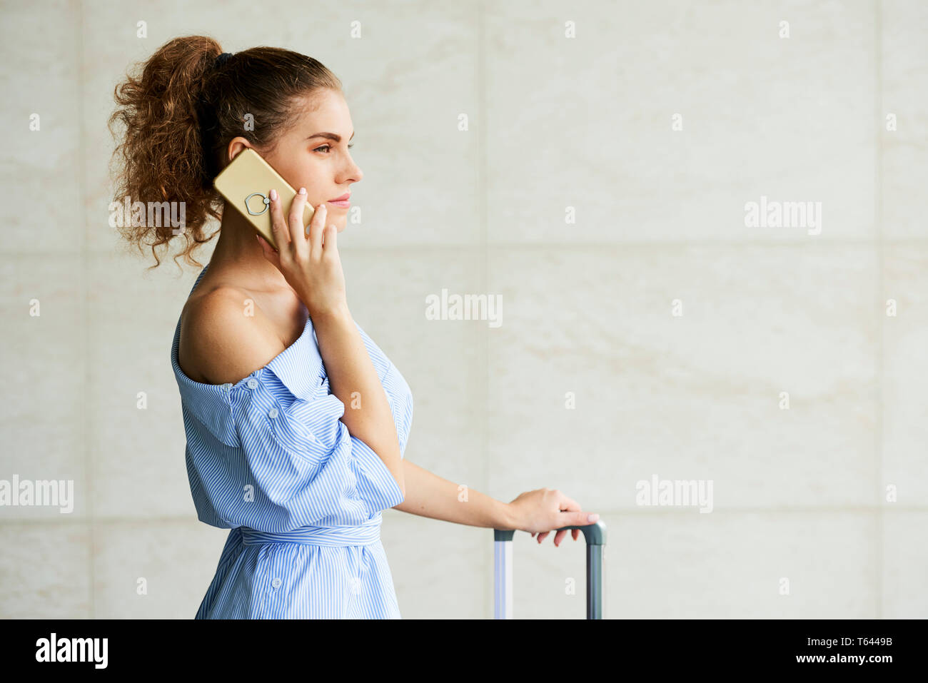 Airport person arrival hi-res stock photography and images - Alamy