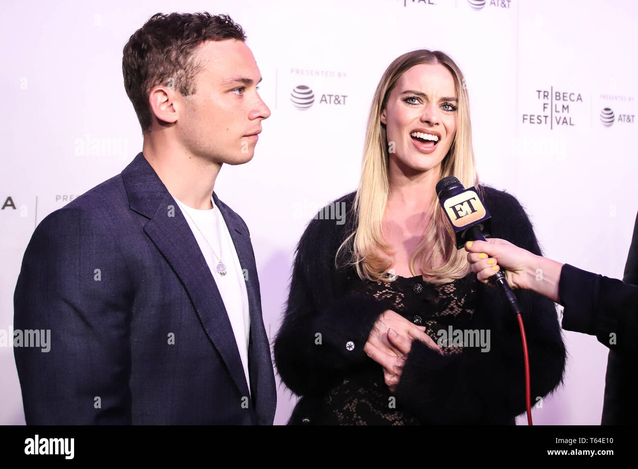 Margot robbie finn cole hi-res stock photography and images - Alamy