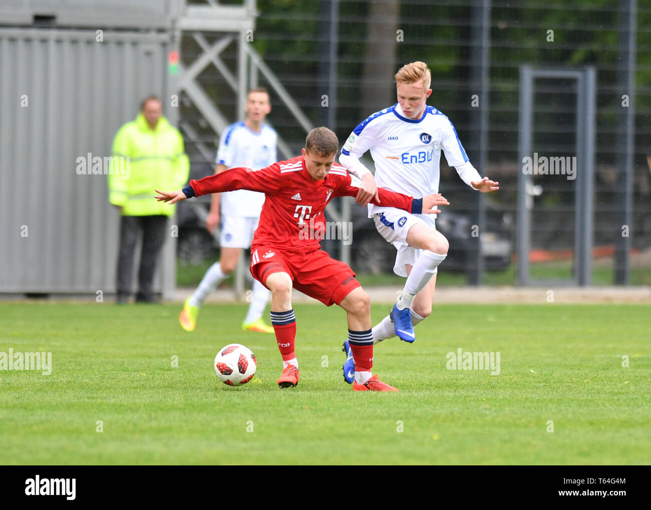 Karlsruhe, Deutschland. 27th Apr, 2019. from left Behar Neziri (FCB ...
