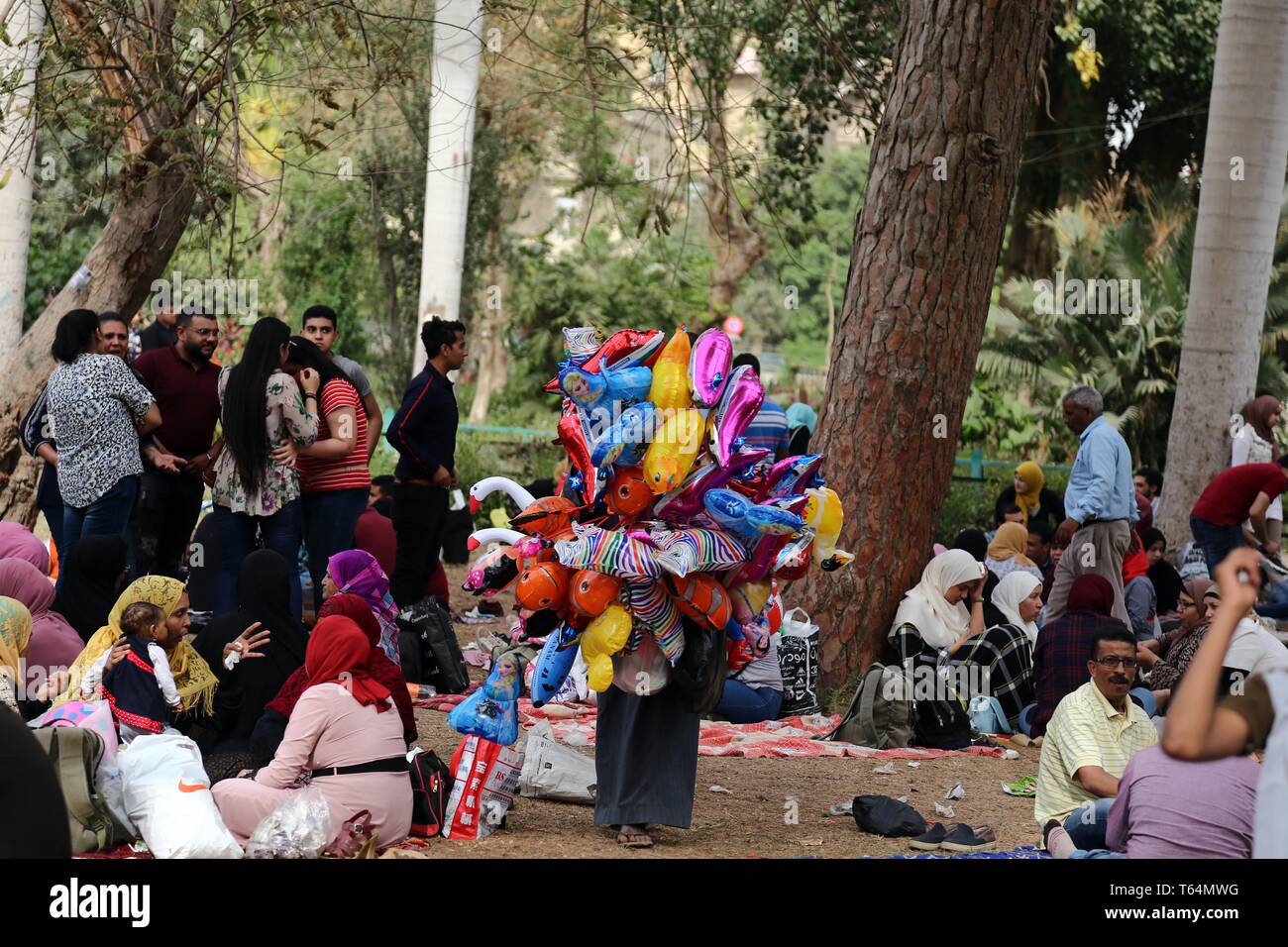 Cairo, Egypt. 29th Apr, 2019. People celebrate Sham el-Nessim, a ...