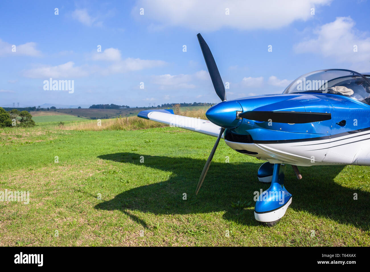 Single prop plane hi-res stock photography and images - Alamy