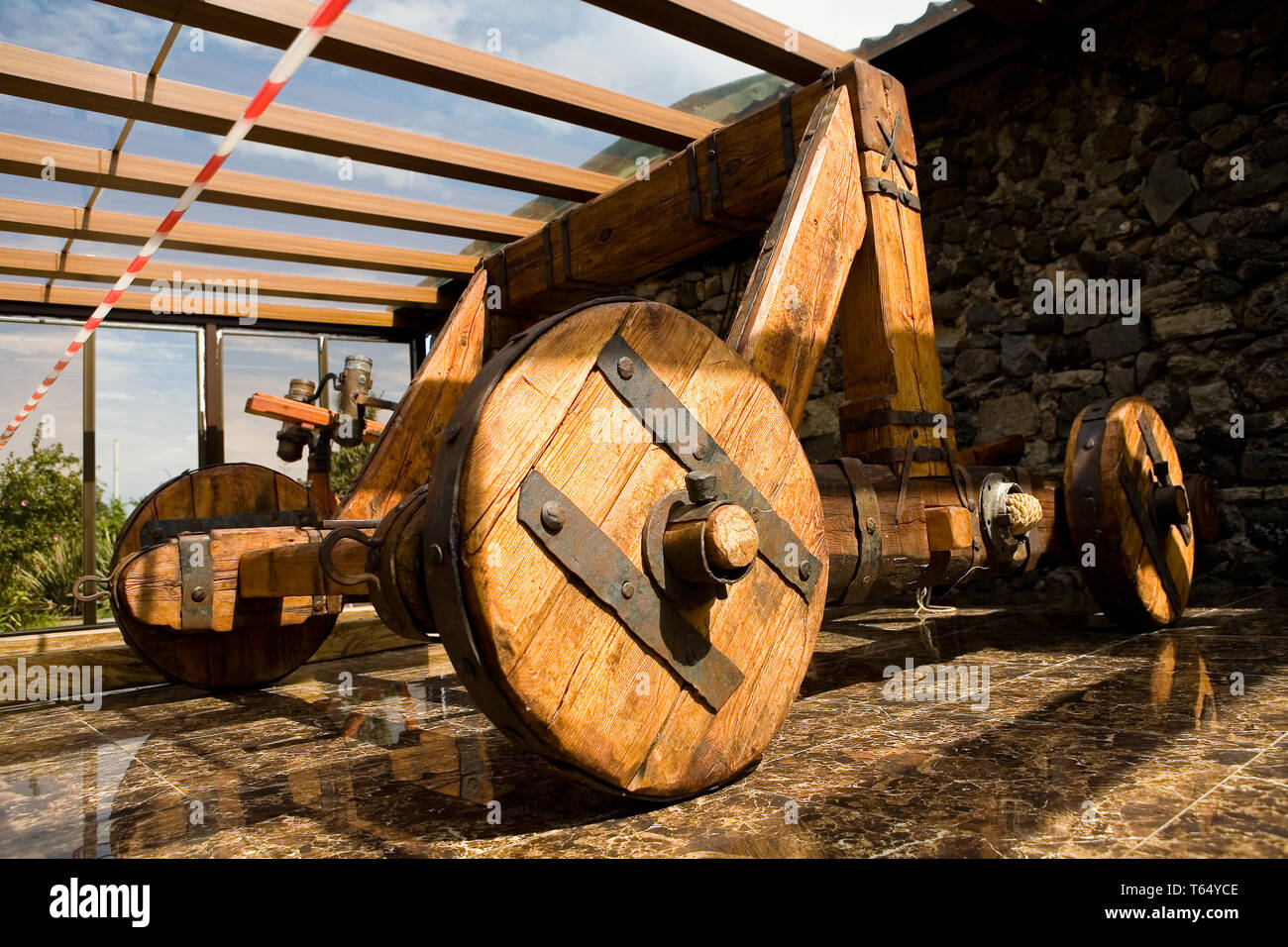 Broken catapult hi-res stock photography and images - Alamy
