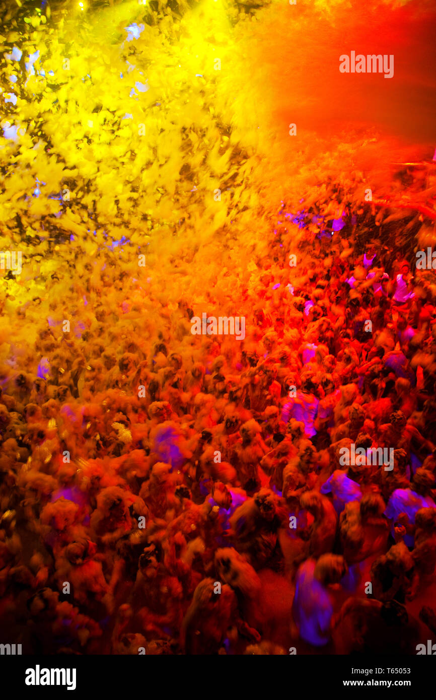 Foam party hi-res stock photography and images - Alamy