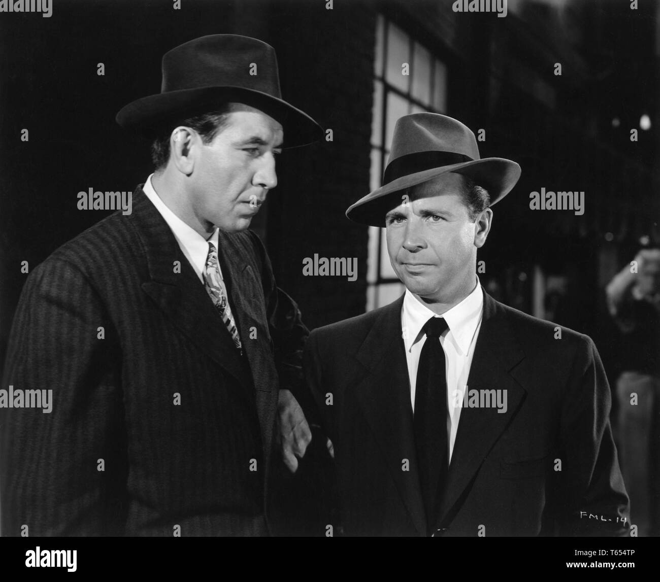 Mike Mazurki as Joe " Moose " Malloy Dick Powell as Philip Marlowe ...
