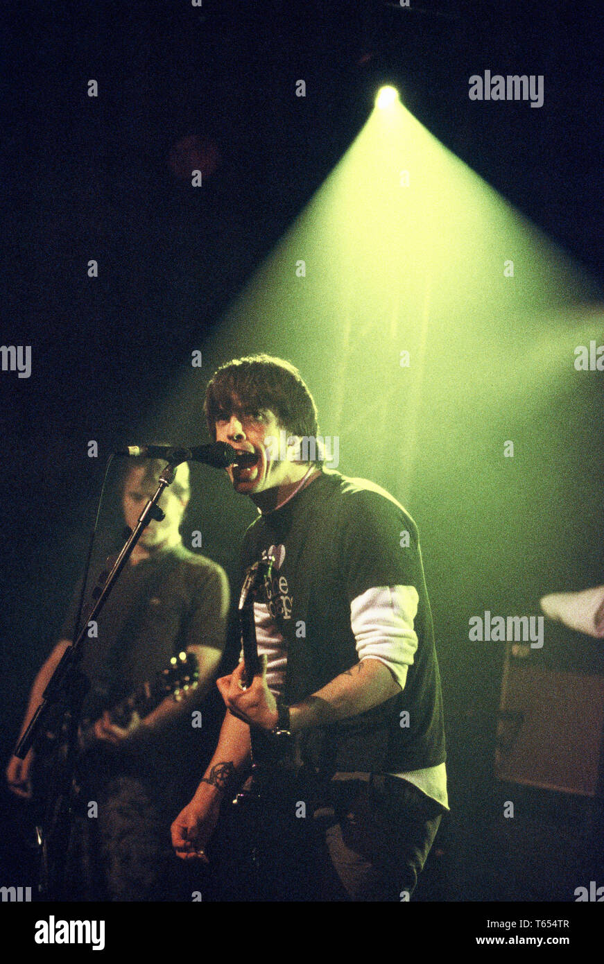 Dave grohl foo fighters 2000 hi-res stock photography and images - Alamy